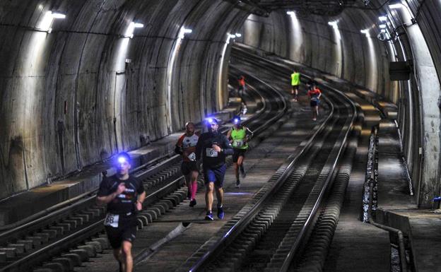La carrera 'Under Run Metro Bilbao', desde dentro | El Correo