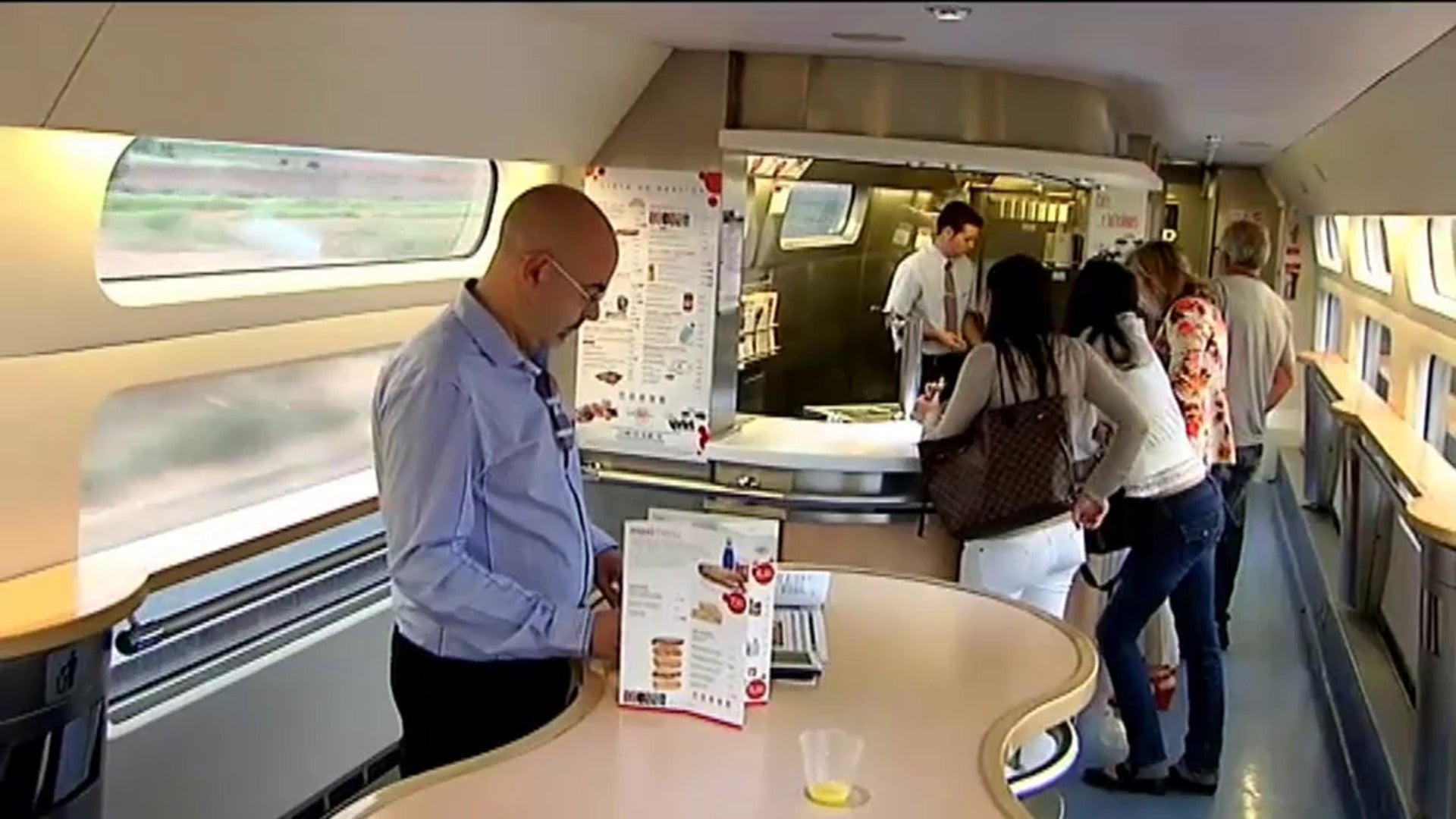 Renfe presenta AVLO su nuevo AVE low cost | El Correo