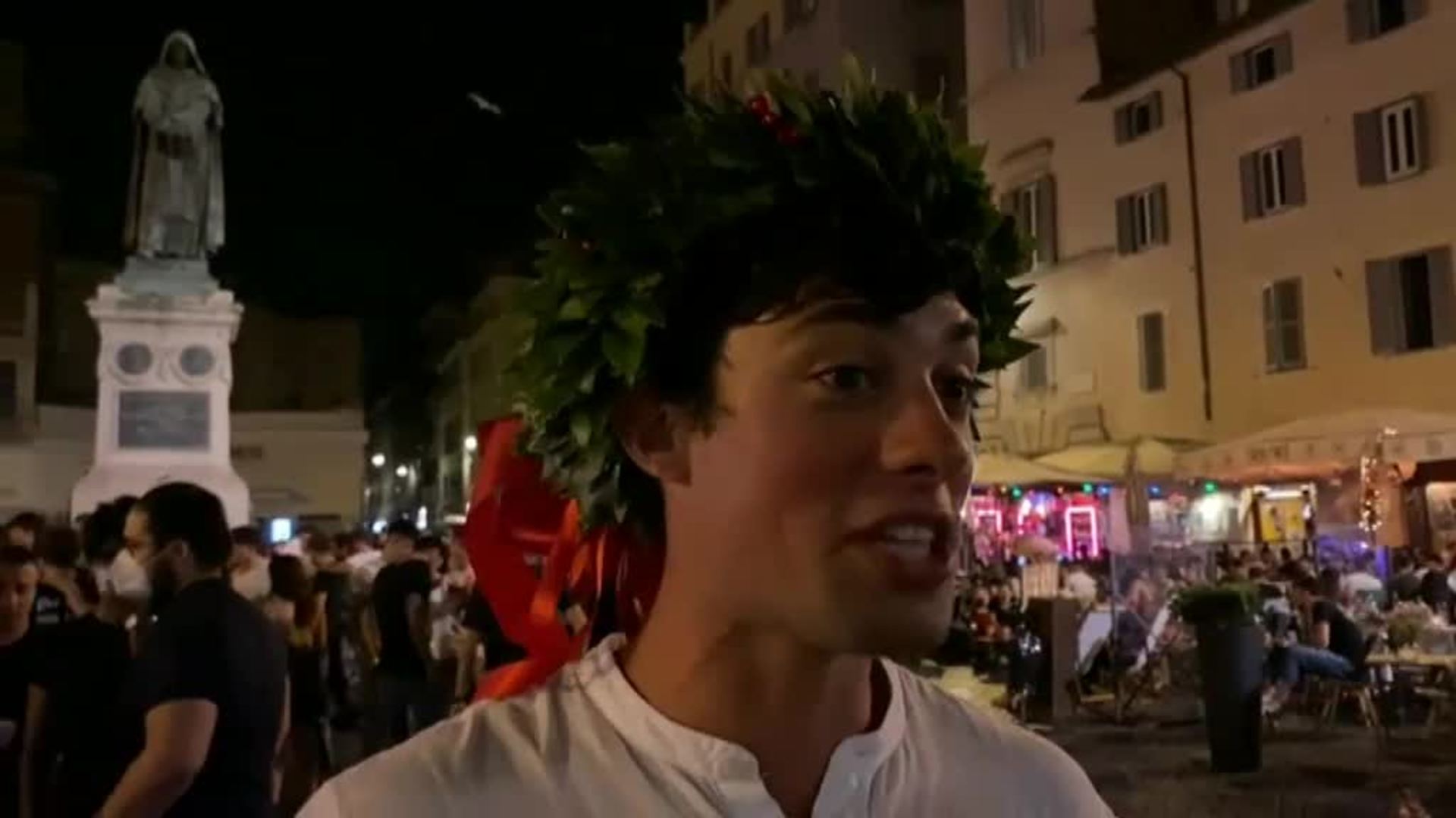 Roma celebra su primera noche sin toque de queda | El Correo