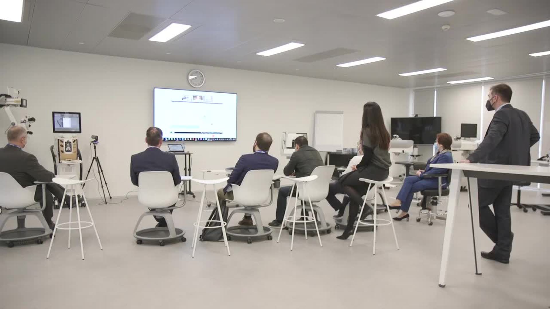 Alcon inaugura en Barcelona su mayor centro europeo de formación en ...