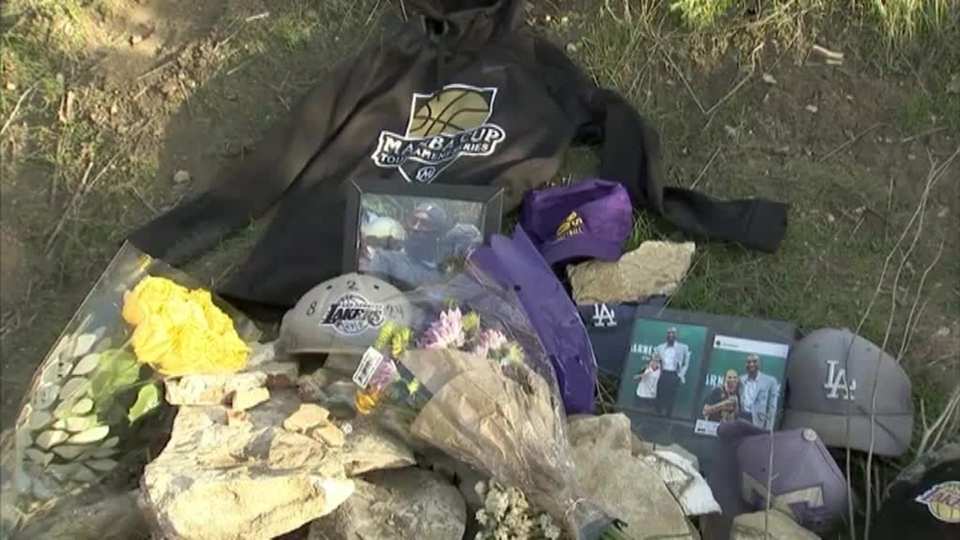 Una Estatua De Kobe Bryant Y De Su Hija Gigi Un Recuerdo Dos Años