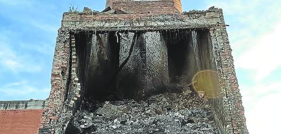 La histórica chimenea de Fefasa acusa el deterioro tras años de ...
