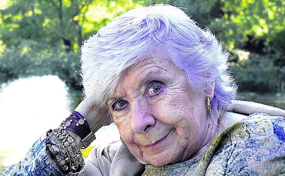 Ana María Simón, la voz que entra en todos los hogares | El Correo