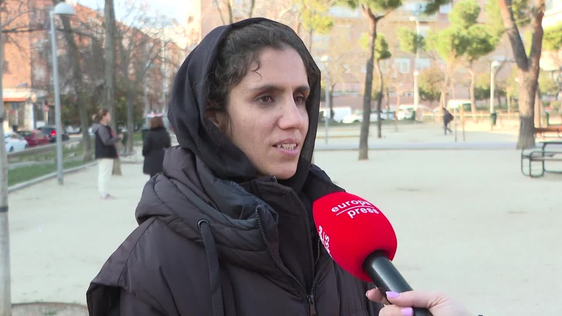 Arezo Rahimi, refugiada afgana: "Vivimos tres personas en una ...